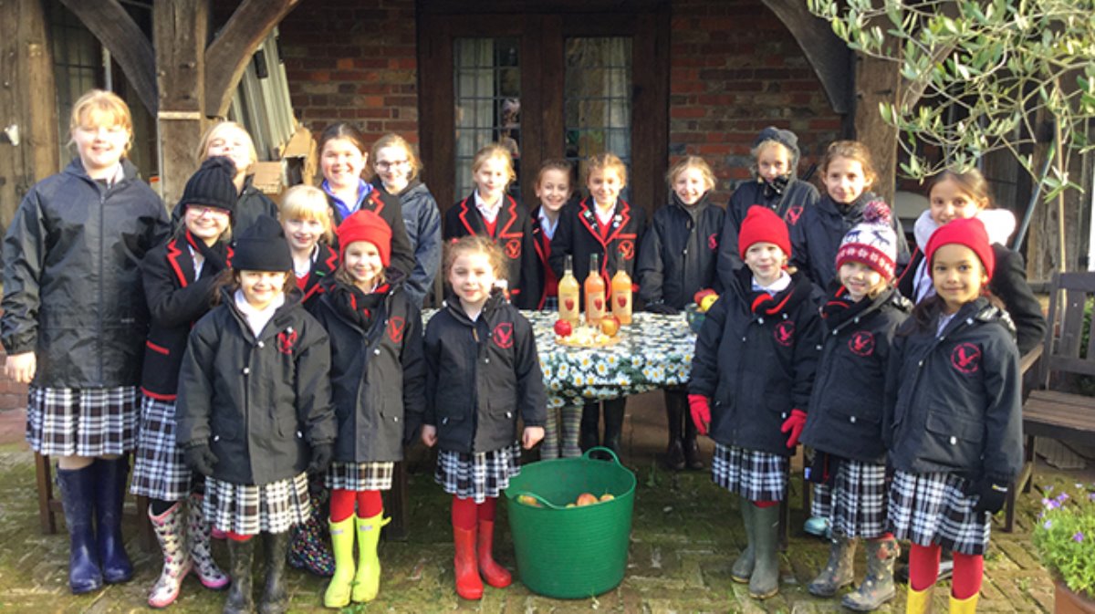 A visit to the orchard | News | Pipers Corner School